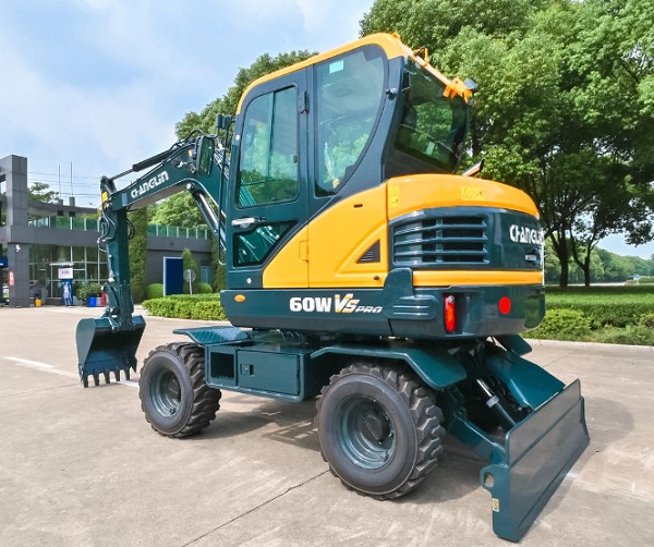 Giá Máy Xúc Bánh Lốp Doosan 55W Mới, Nên Chọn R60WVSpro