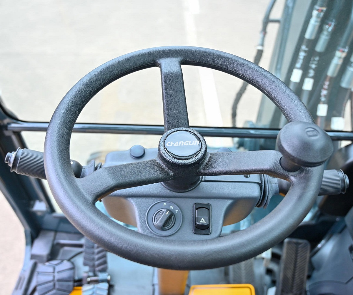 Giá Máy Xúc Bánh Lốp Doosan 55W Mới, Nên Chọn R60WVSpro