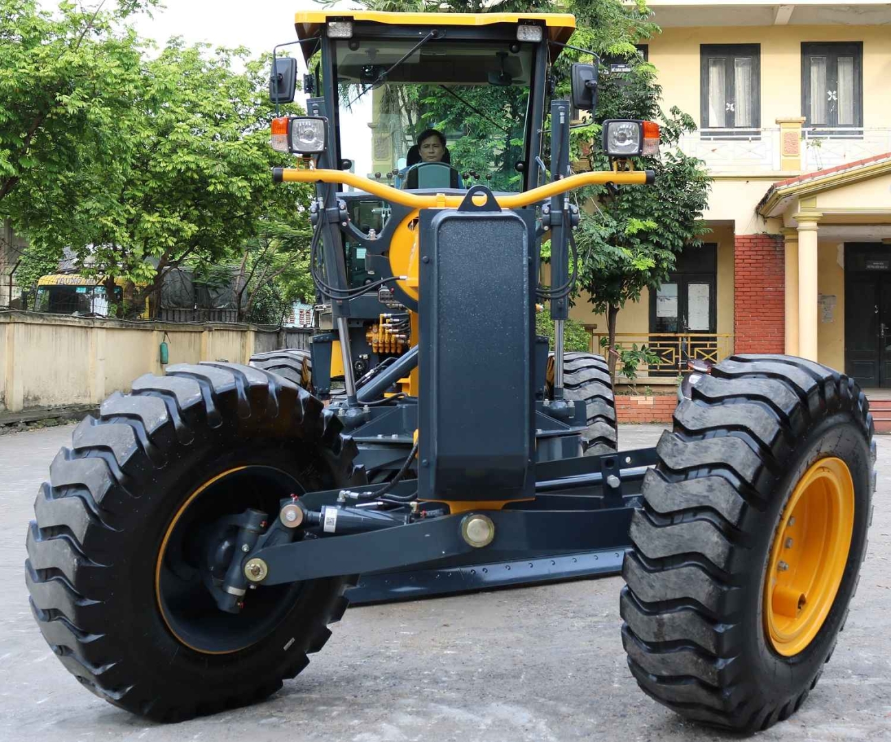 BÁN MÁY SAN GẠT KOMATSU GD705 LIÊN DOANH MỚI 100%